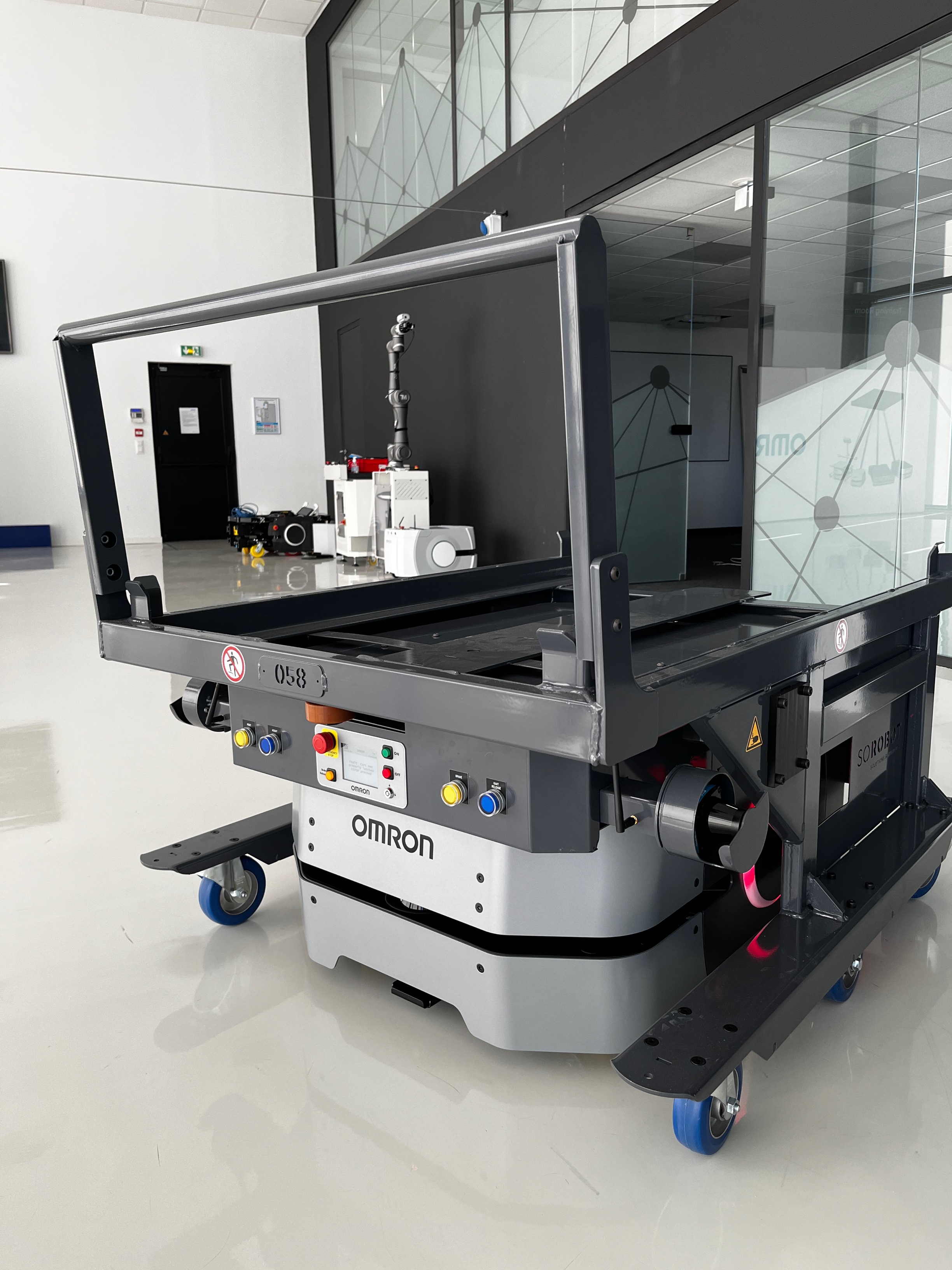 SO ROBOT - TOP CART 500 | OMRON, Italia