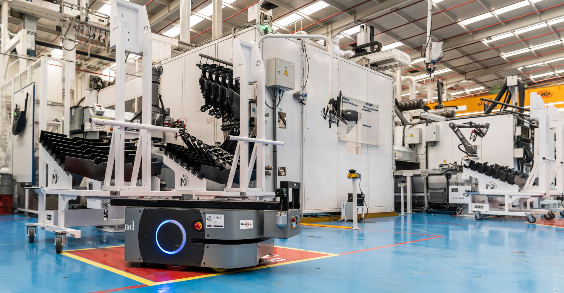 Operators and robots work in harmony at Grupo Antolin | OMRON, Europe