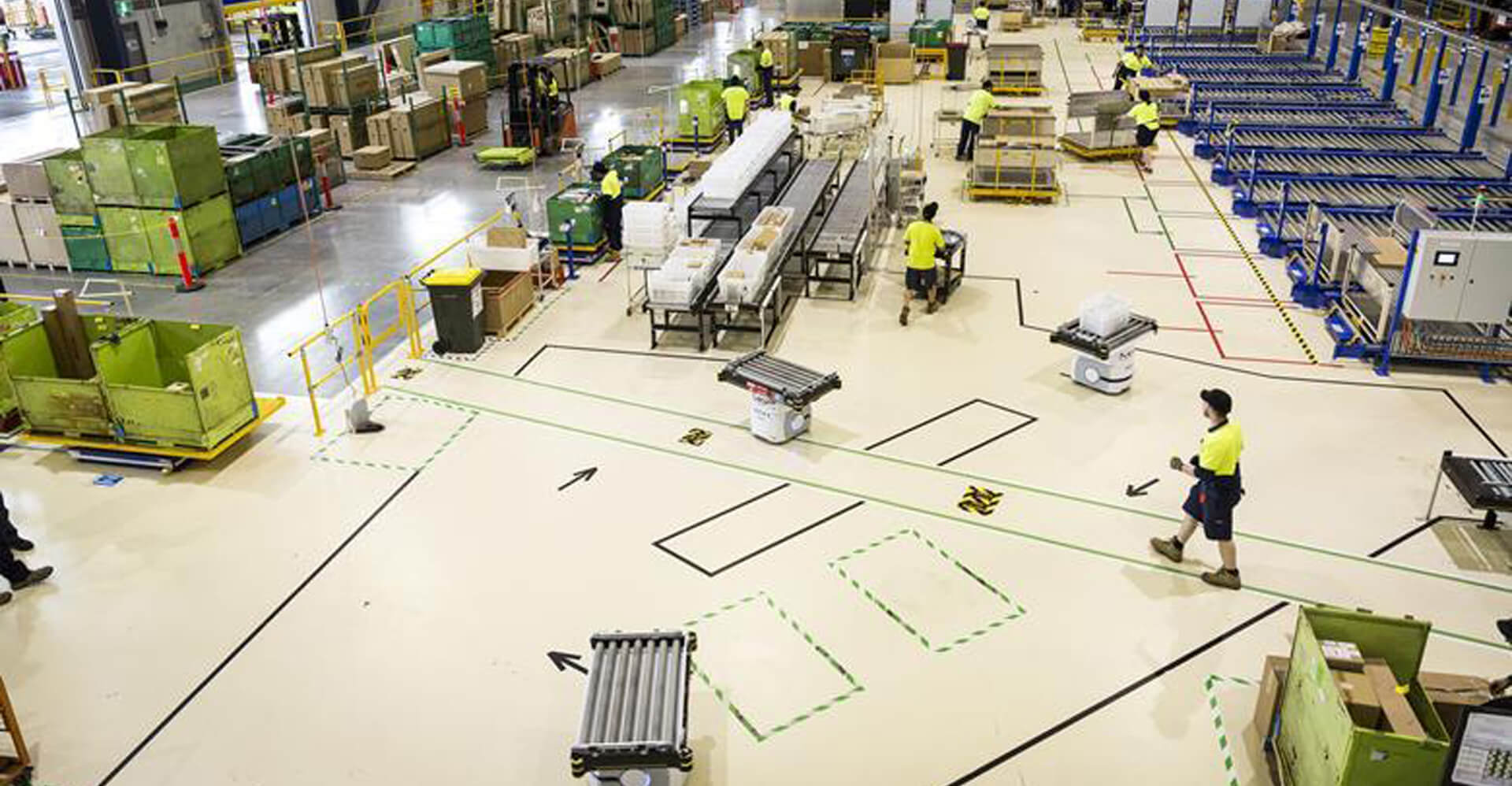 Mobile robots smarten up Toyota’s new parts centre | OMRON, Italia