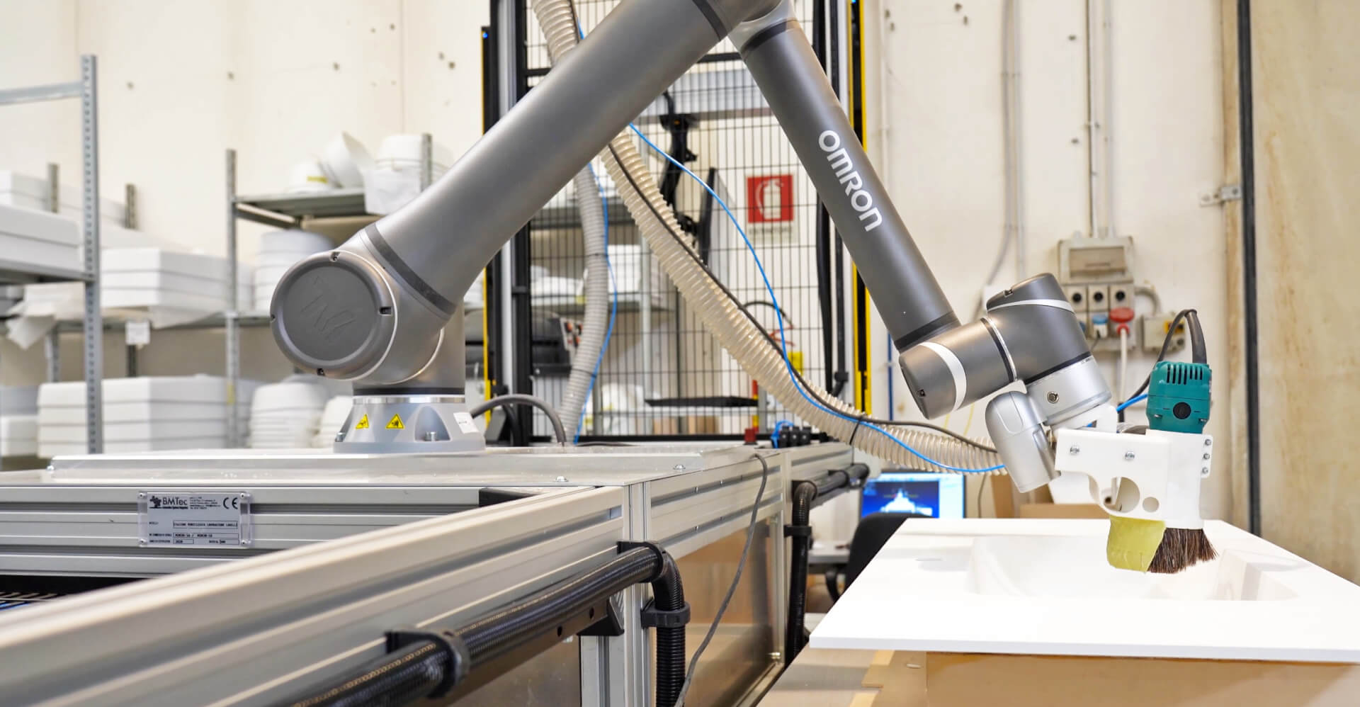 Cobot boosts production by 15% at Topcustom | Omron, Danmark